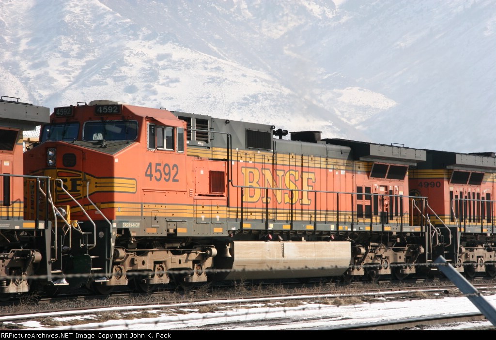BNSF 4592